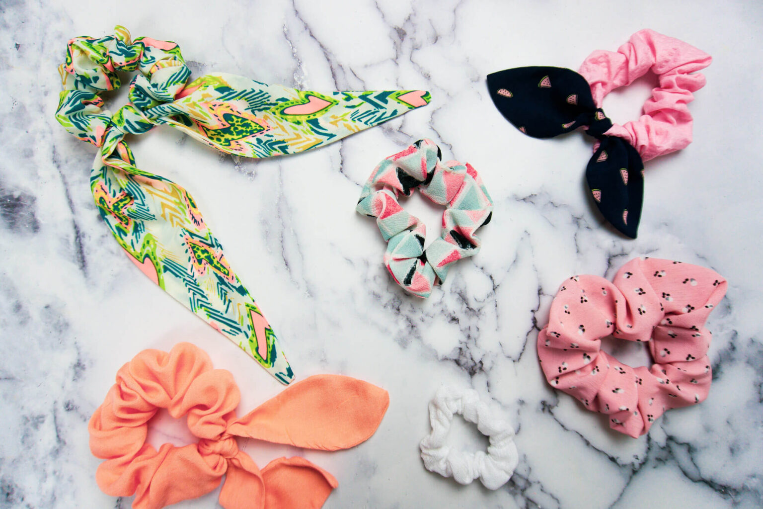 Free Scrunchie Sewing Pattern – 3 Sizes + Bows & Tails Tutorial ...